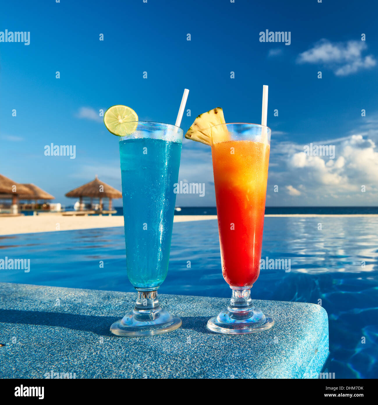 Cocktails near swimming pool Stock Photo - Alamy