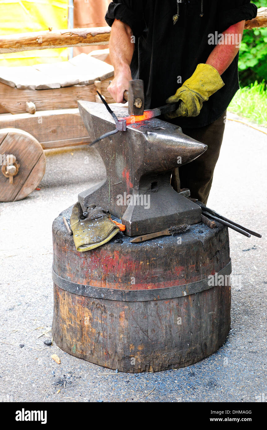 on the anvil forge Stock Photo - Alamy
