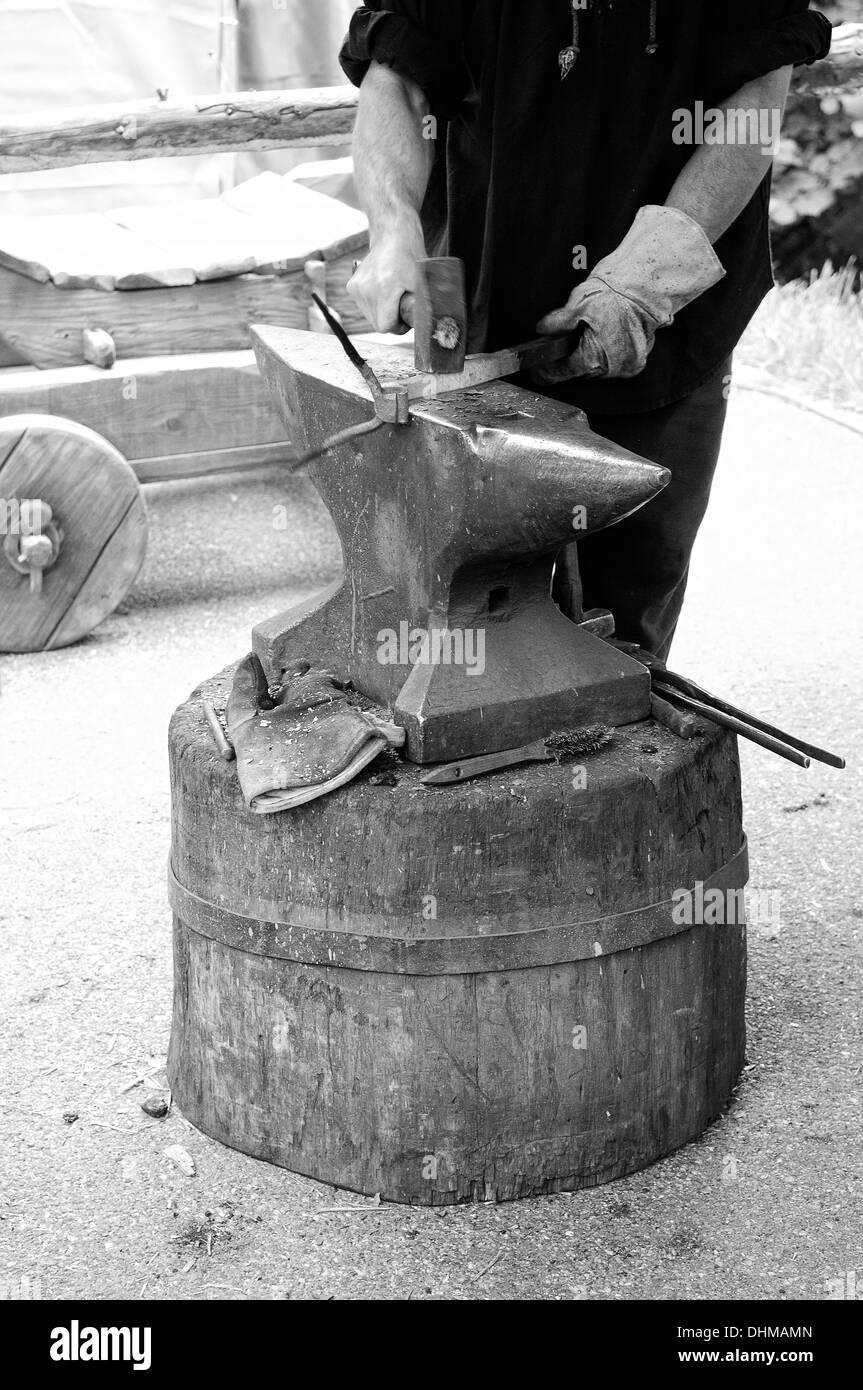 on the anvil forge black and white Stock Photo - Alamy