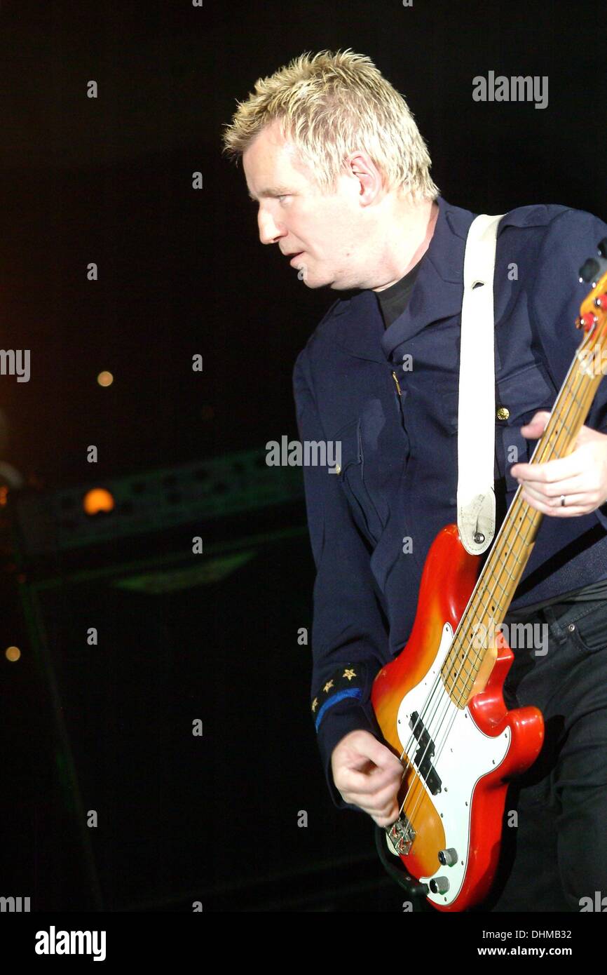 Derek forbes hi-res stock photography and images - Alamy