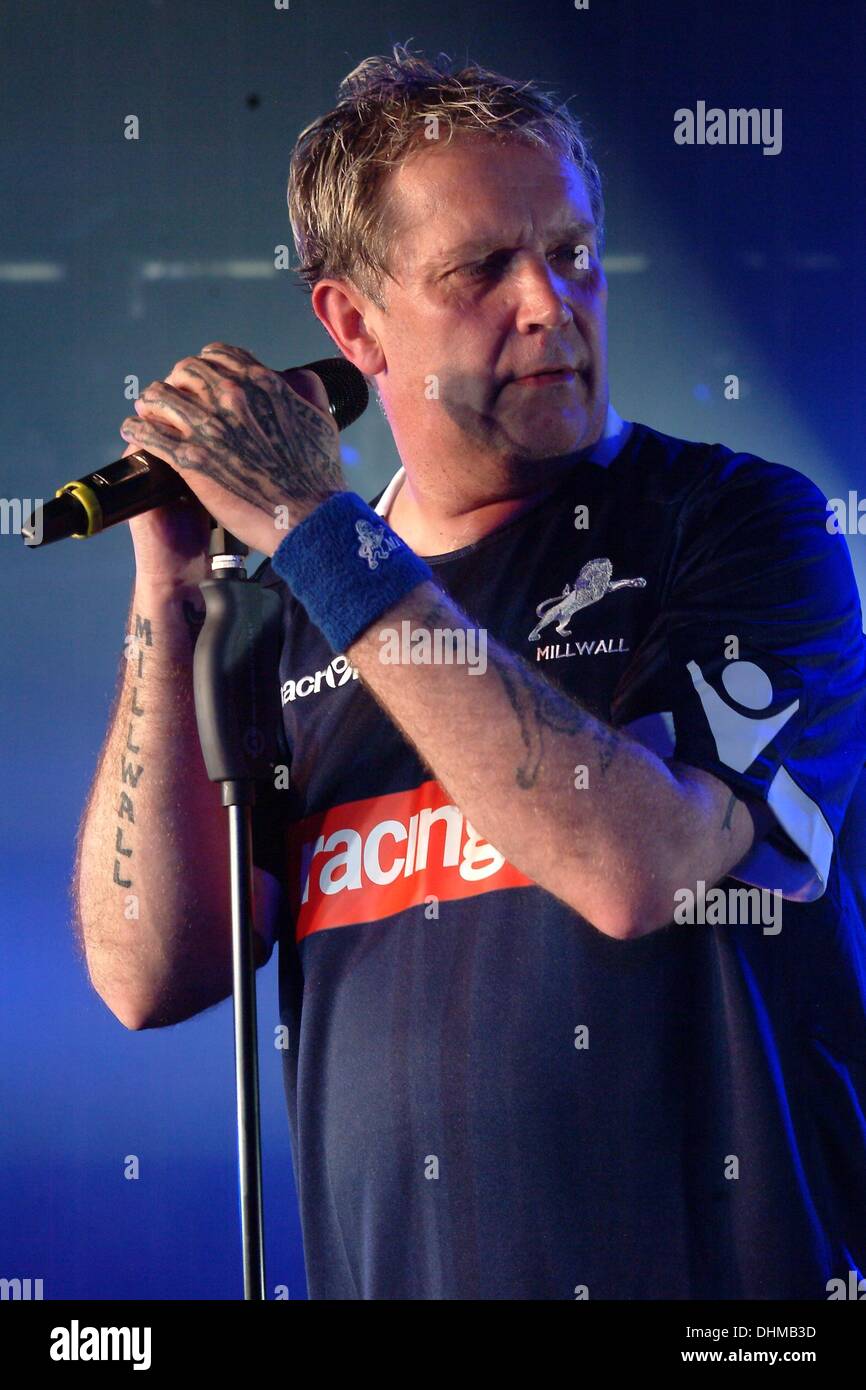 Uk punk band sham 69 hi-res stock photography and images - Alamy