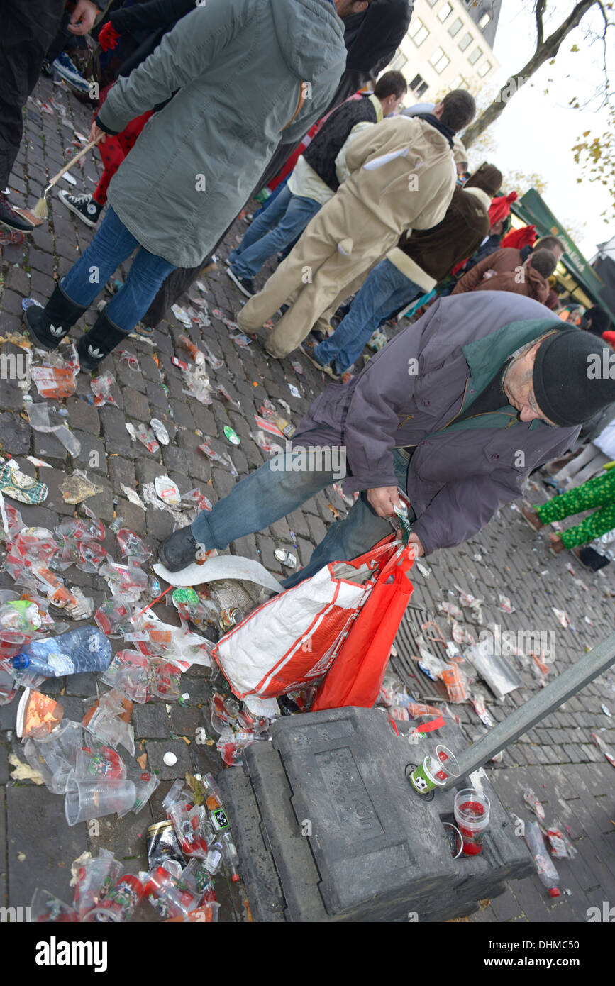 Man collecting cans hi-res stock photography and images - Alamy