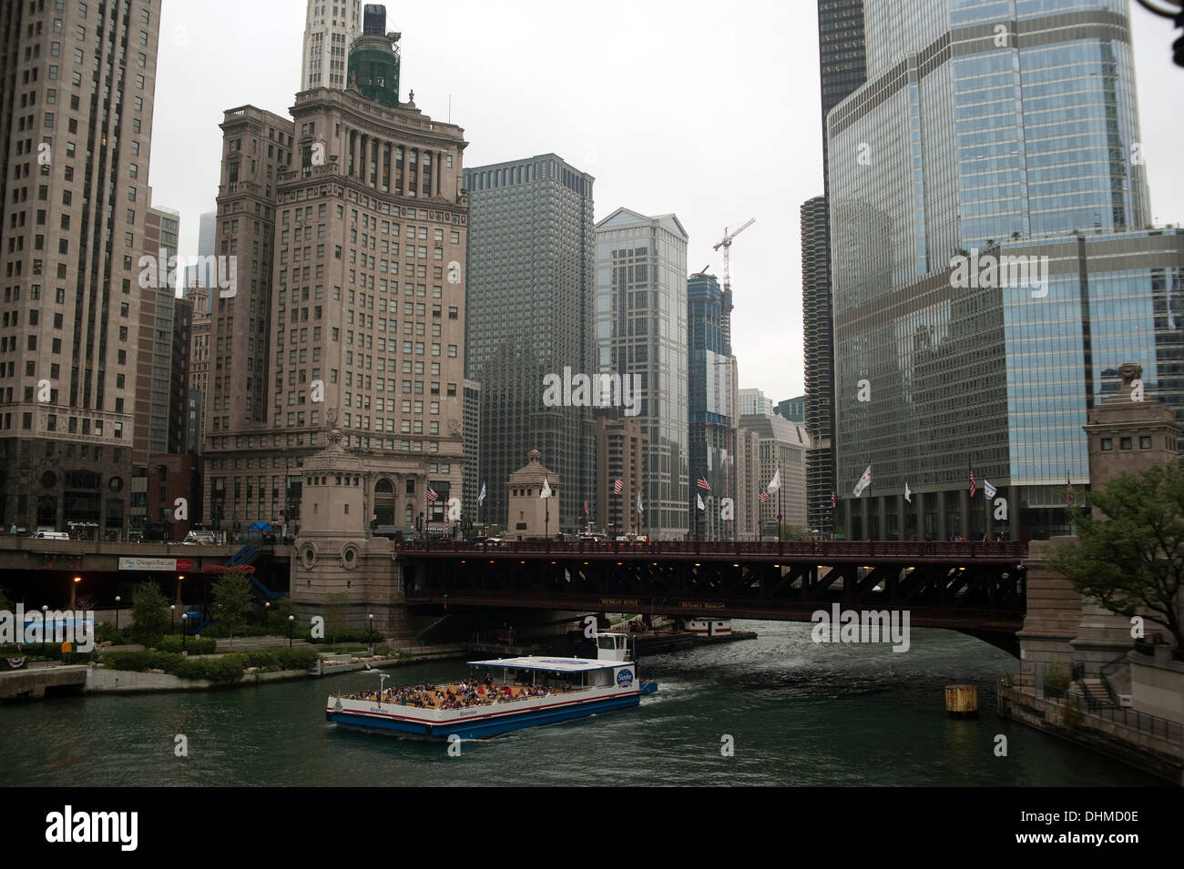 Michigan Avenue Bridge (DuSable Bridge), crosses the Chicago River ...