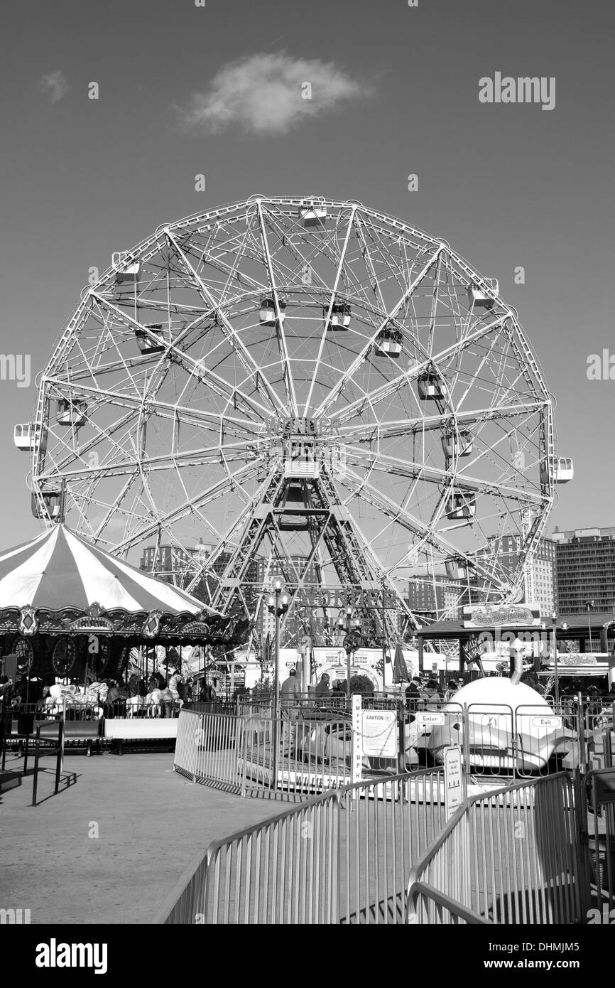 Wonder Wheel ferris wheel ride, Coney Island,Brooklyn, New York,United ...