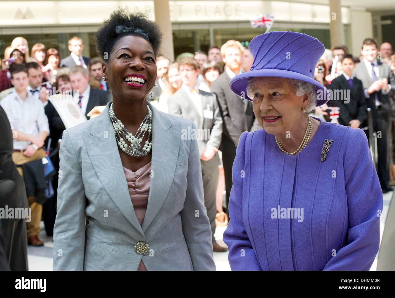 Queen Elizabeth II and Floella Benjamin Queen Elizabeth II officially ...