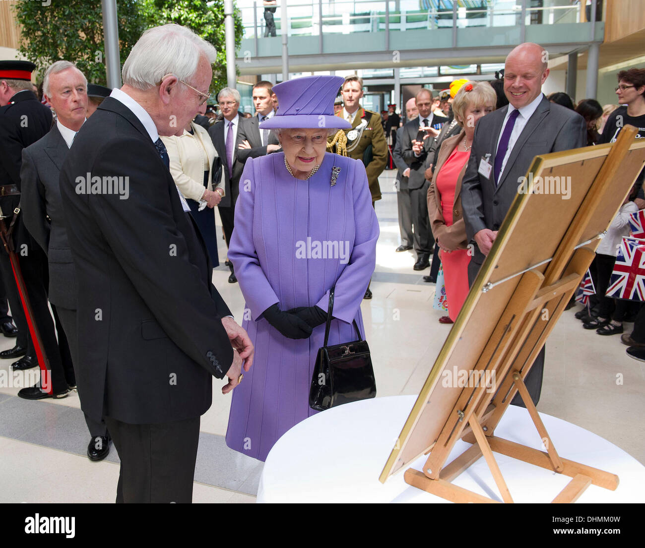 Queen Elizabeth II officially opens a new building at Exeter University ...