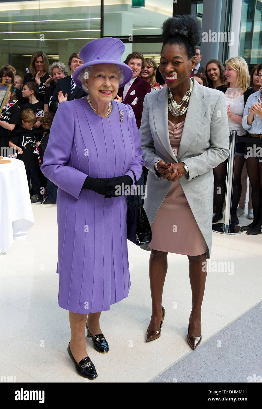 Queen Elizabeth II and Floella Benjamin Queen Elizabeth II officially ...