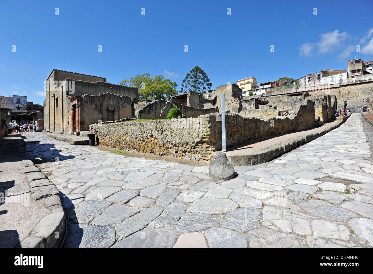 Ancient roman street buildings herculaneum hi-res stock photography and ...
