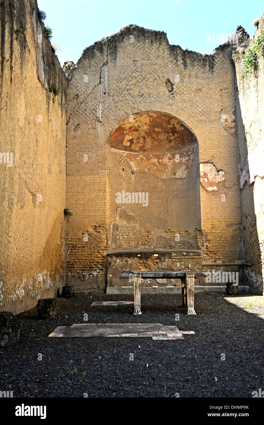 Herculaneum inside the Palaestra, an apsidal room containing a central ...