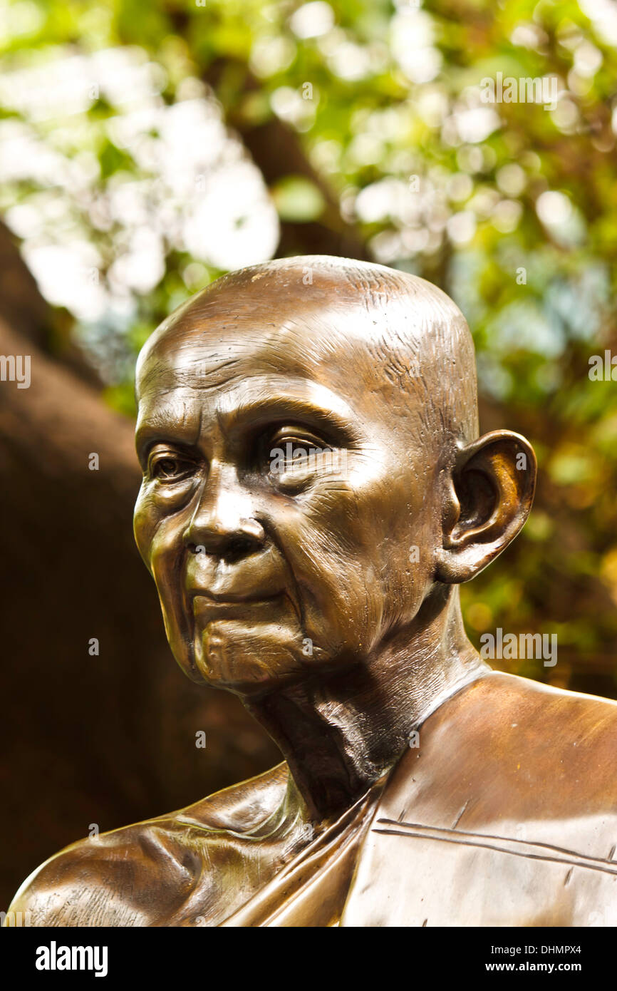 Face statue hi-res stock photography and images - Alamy