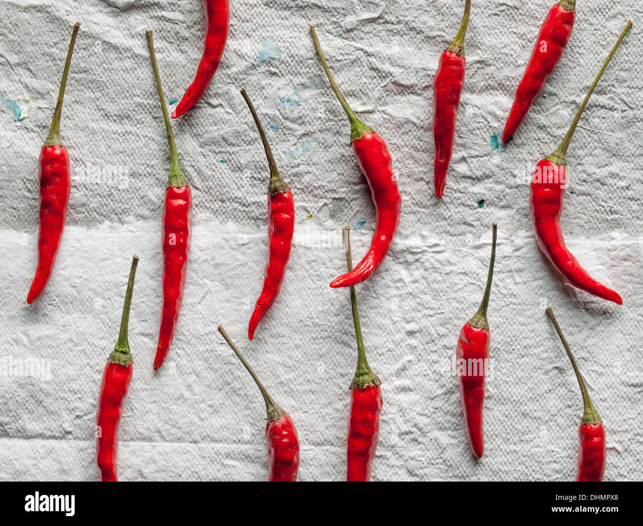 Coloured paper backgrounds hi-res stock photography and images - Alamy