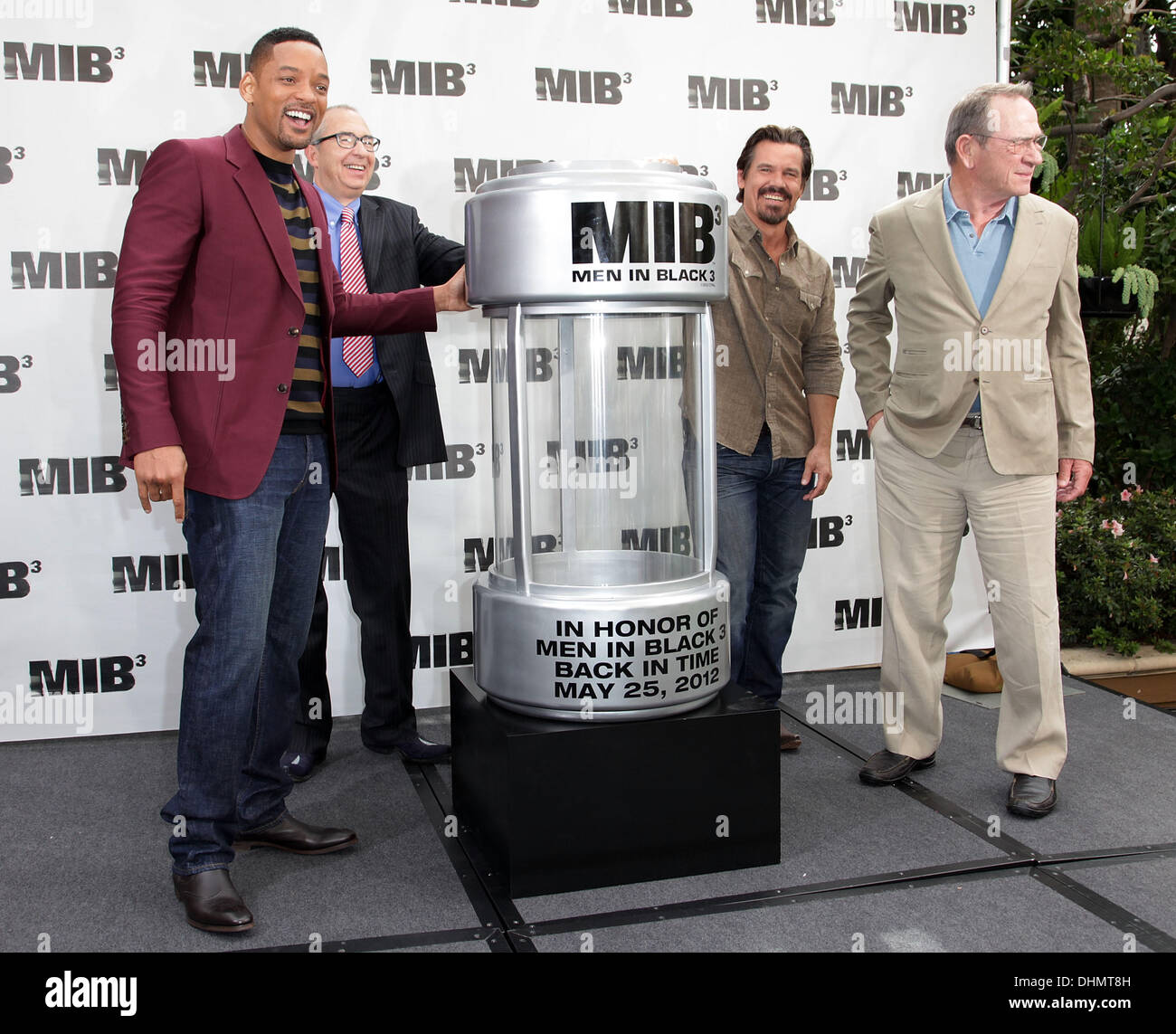 Will Smith, Barry Sonnenfeld, Josh Brolin, and Tommy Lee Jones 'Men In Black 3' Photocall in ...