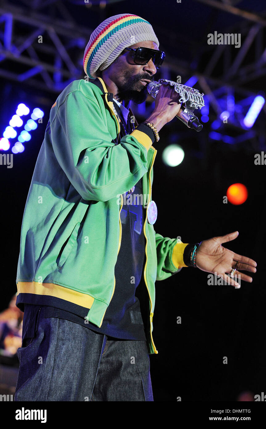 Snoop Dogg performing at Sunfest West Palm Beach, Florida - 03.05.12 ...