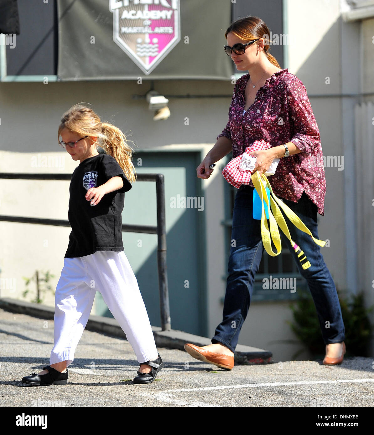 Jennifer Garner collects her daughter Violet from karate class Los ...