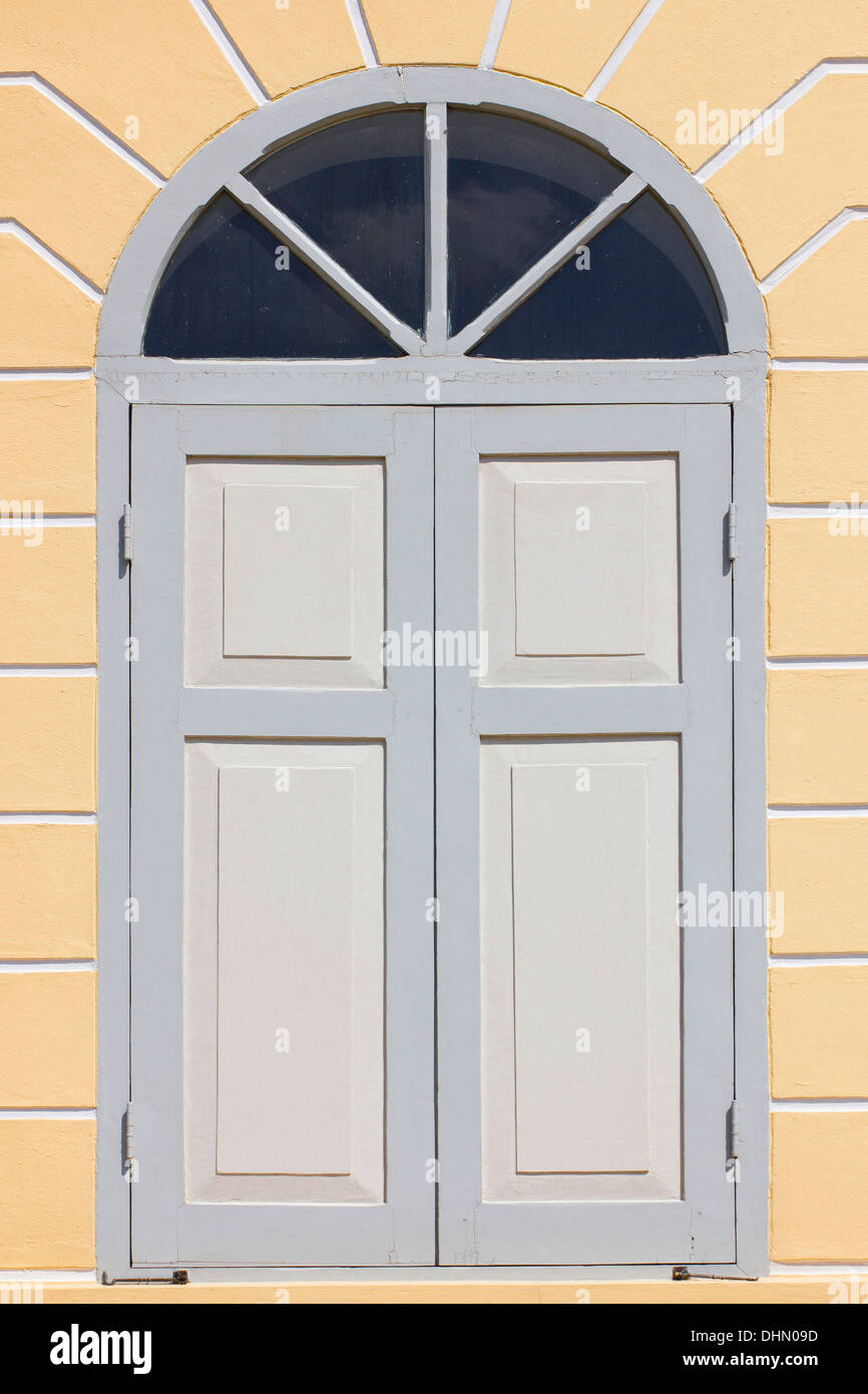 Blank windows hi-res stock photography and images - Alamy