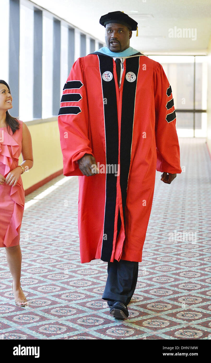 Shaquille O'Neal Shaquille O'Neal receives his doctoral degree in ...