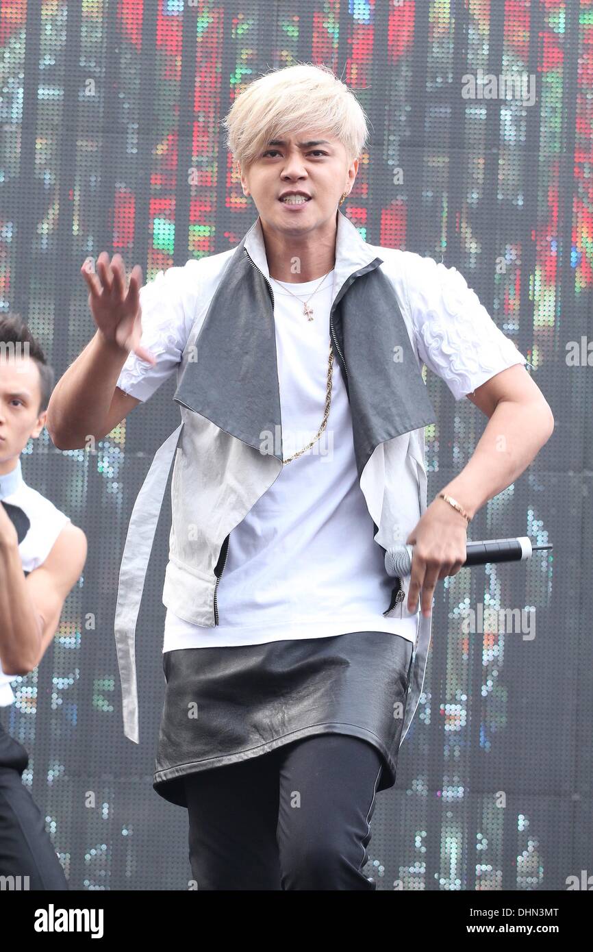 Taipei, China. 10th Nov, 2013. Singer Show Lo holds signing session in ...