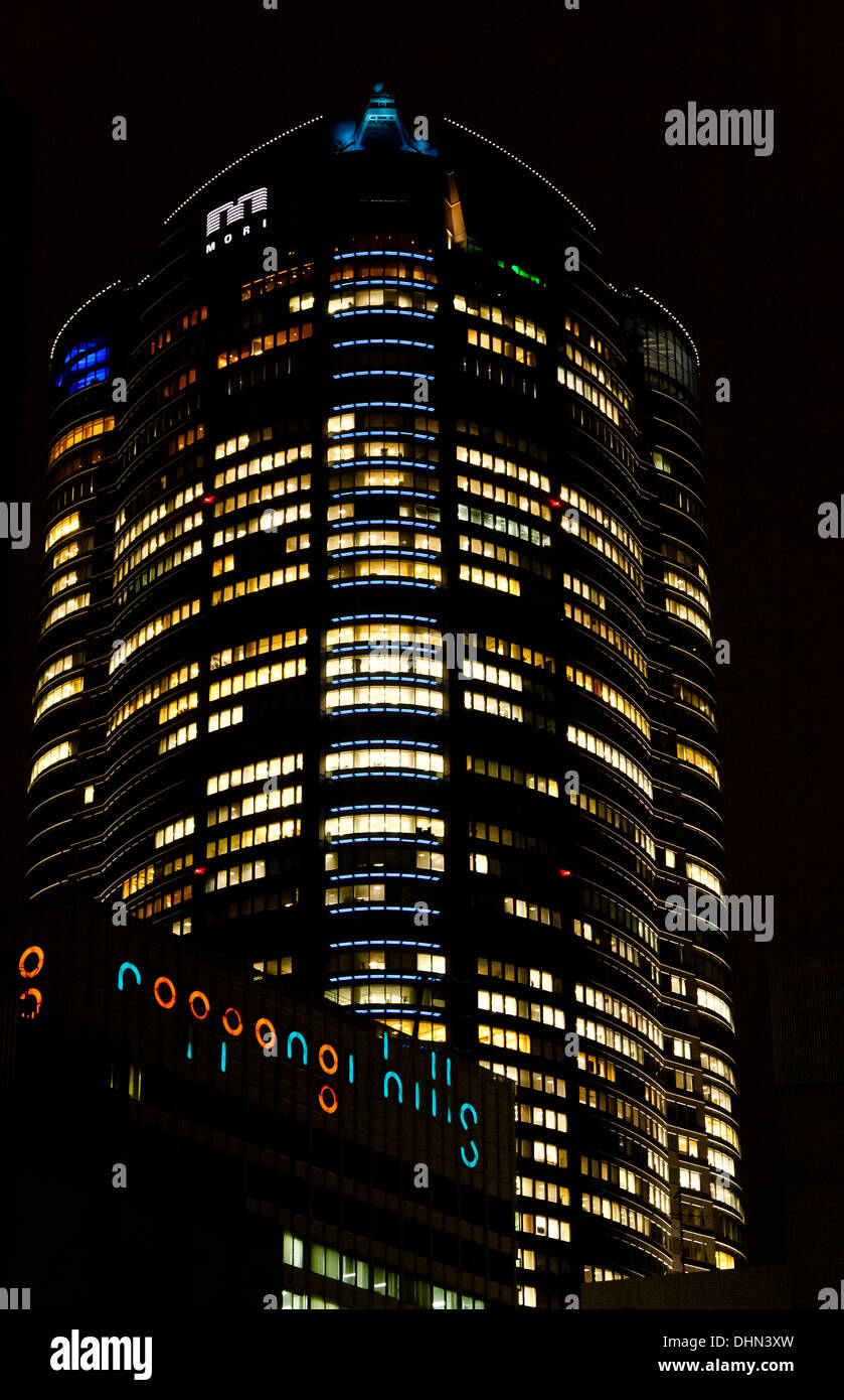 Tokyo roppongi hill building tower hi-res stock photography and images ...