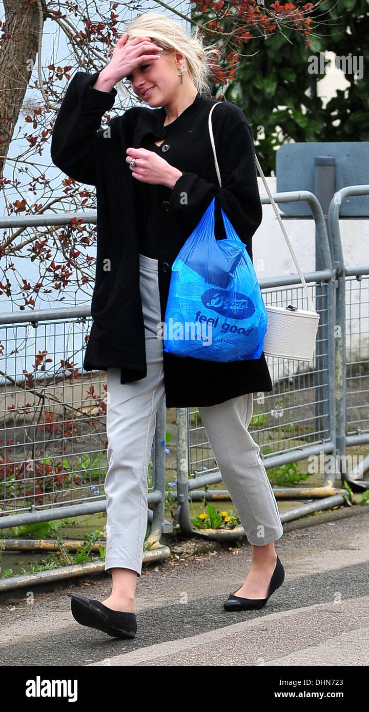 Hetti Bywater arrives at Elstree Studios to film for 'Eastenders ...