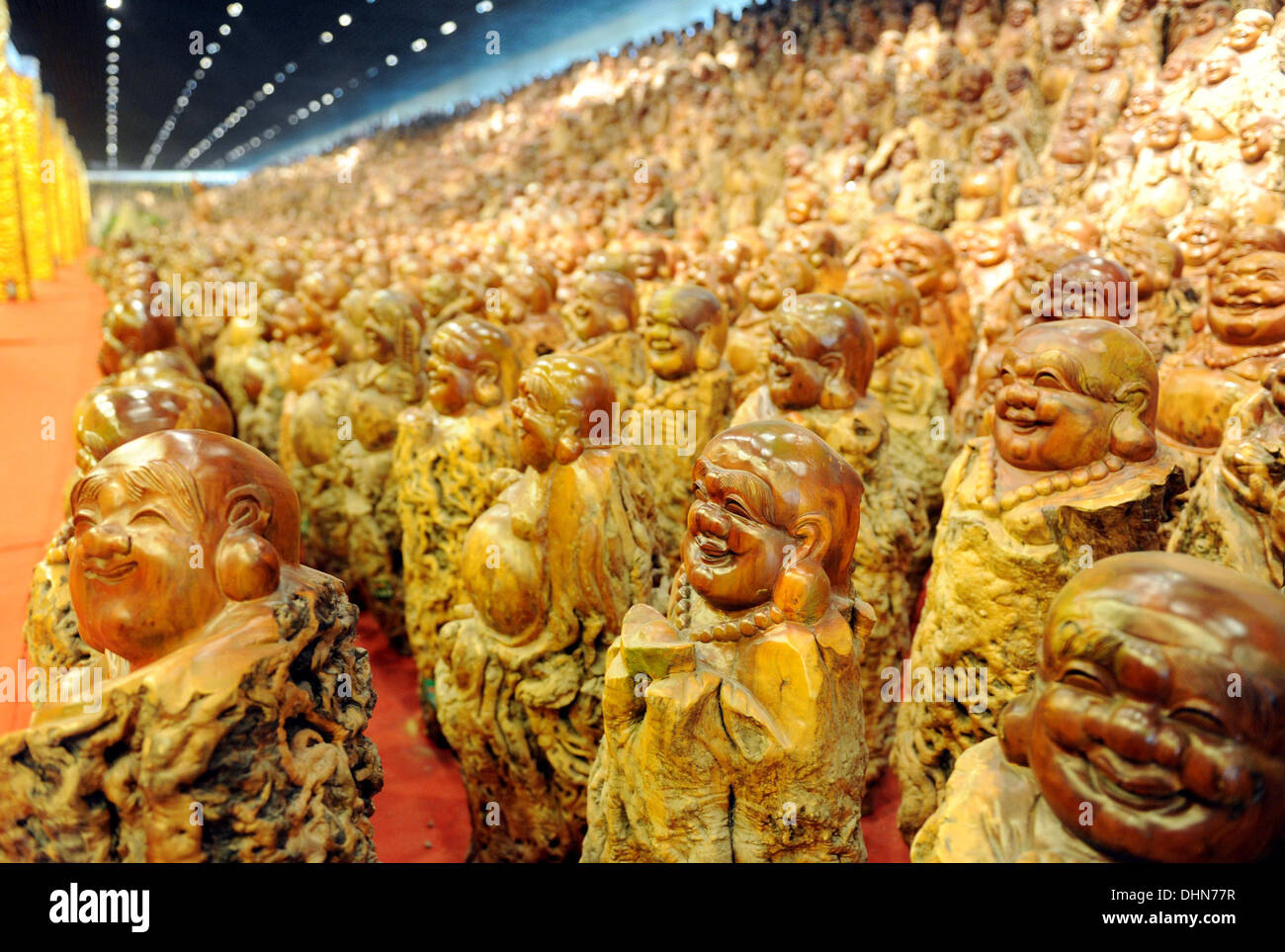 Buddha Sculptures 8,000 Buddha sculptures are on display in china ...