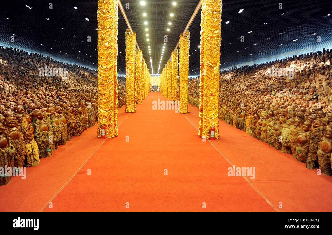 Buddha Sculptures 8,000 Buddha sculptures are on display in china ...