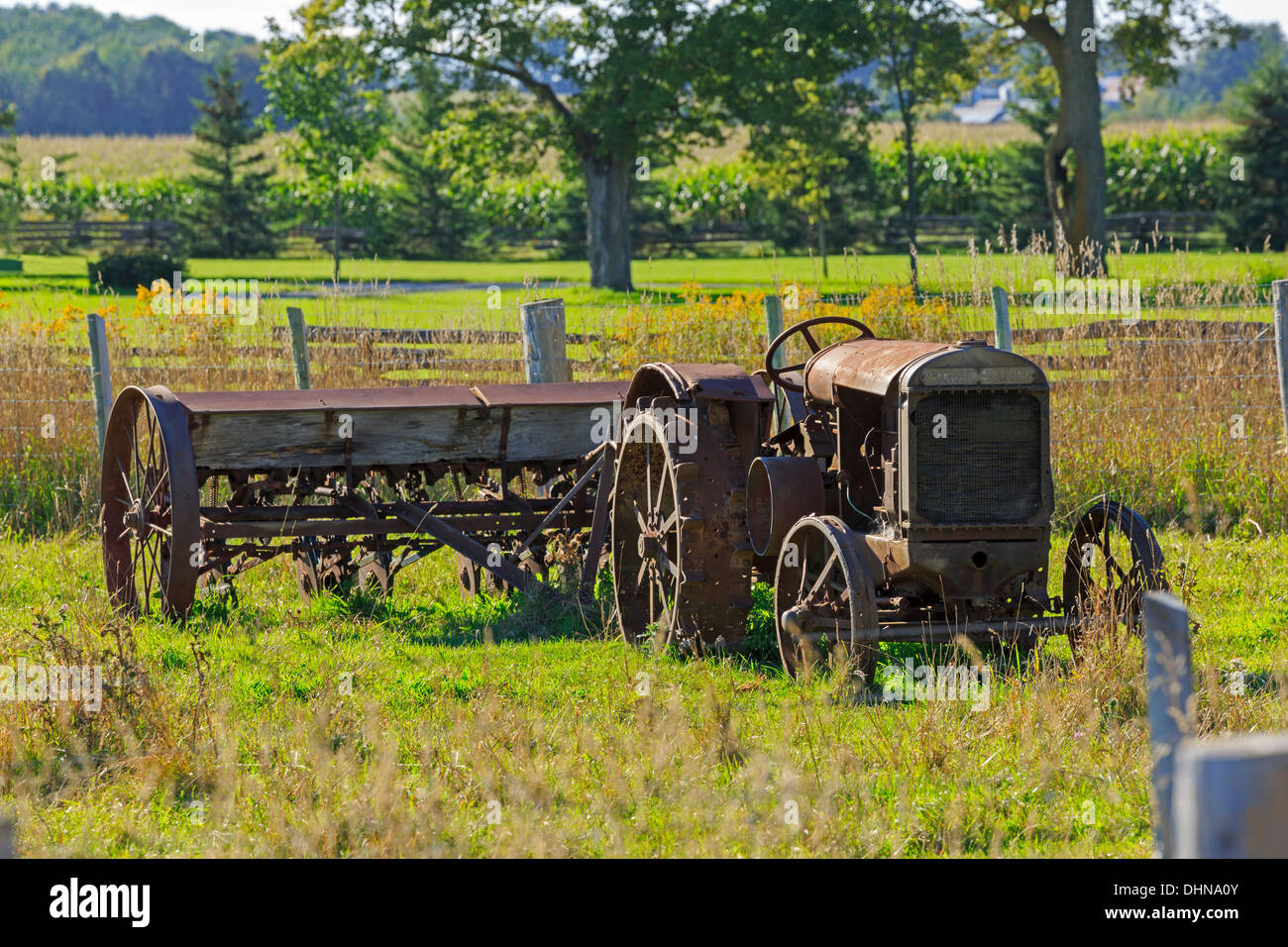 Rusty old farm tractor hi-res stock photography and images - Alamy