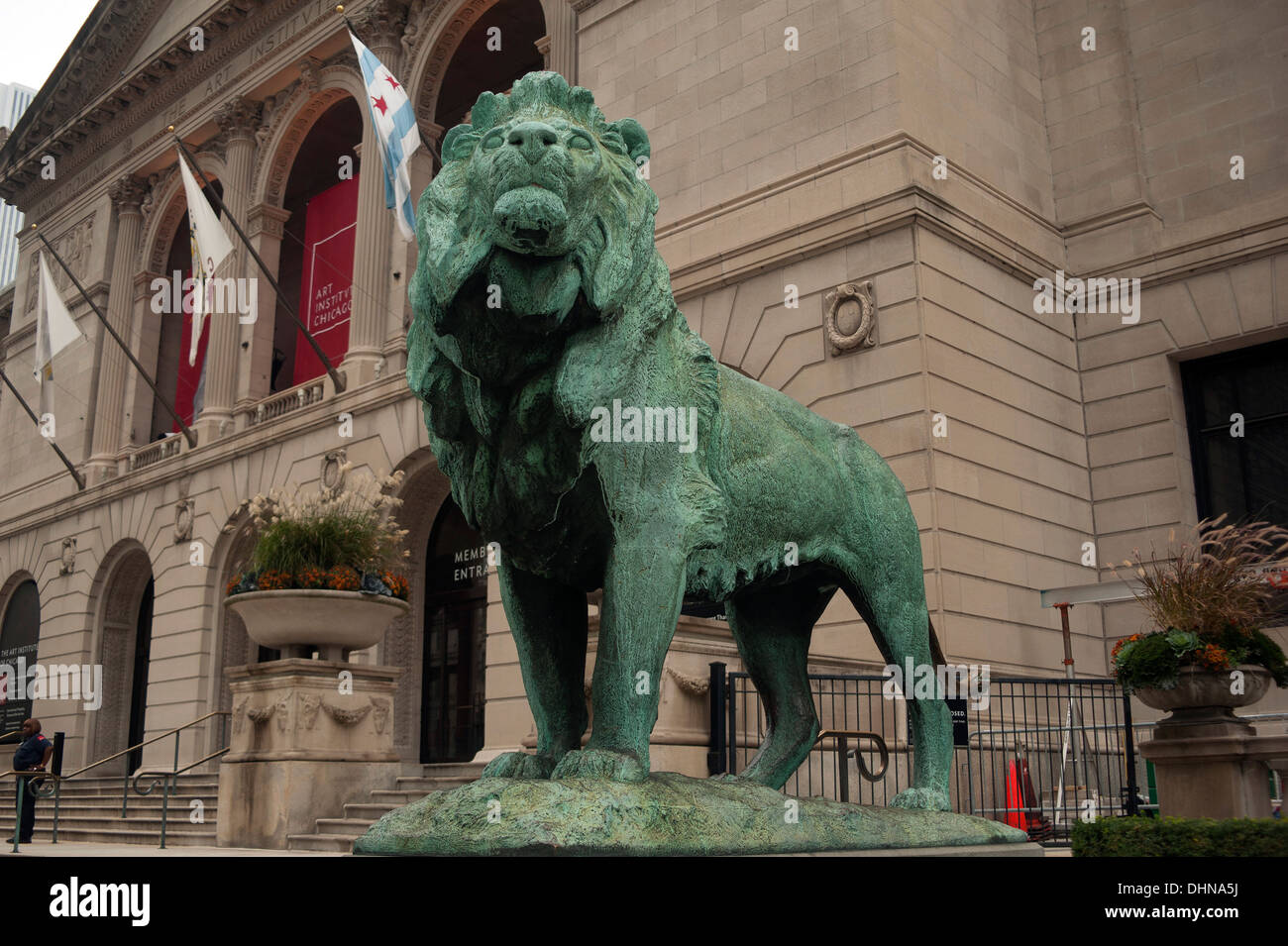 Illinois chicago lion sculpture hi-res stock photography and images - Alamy