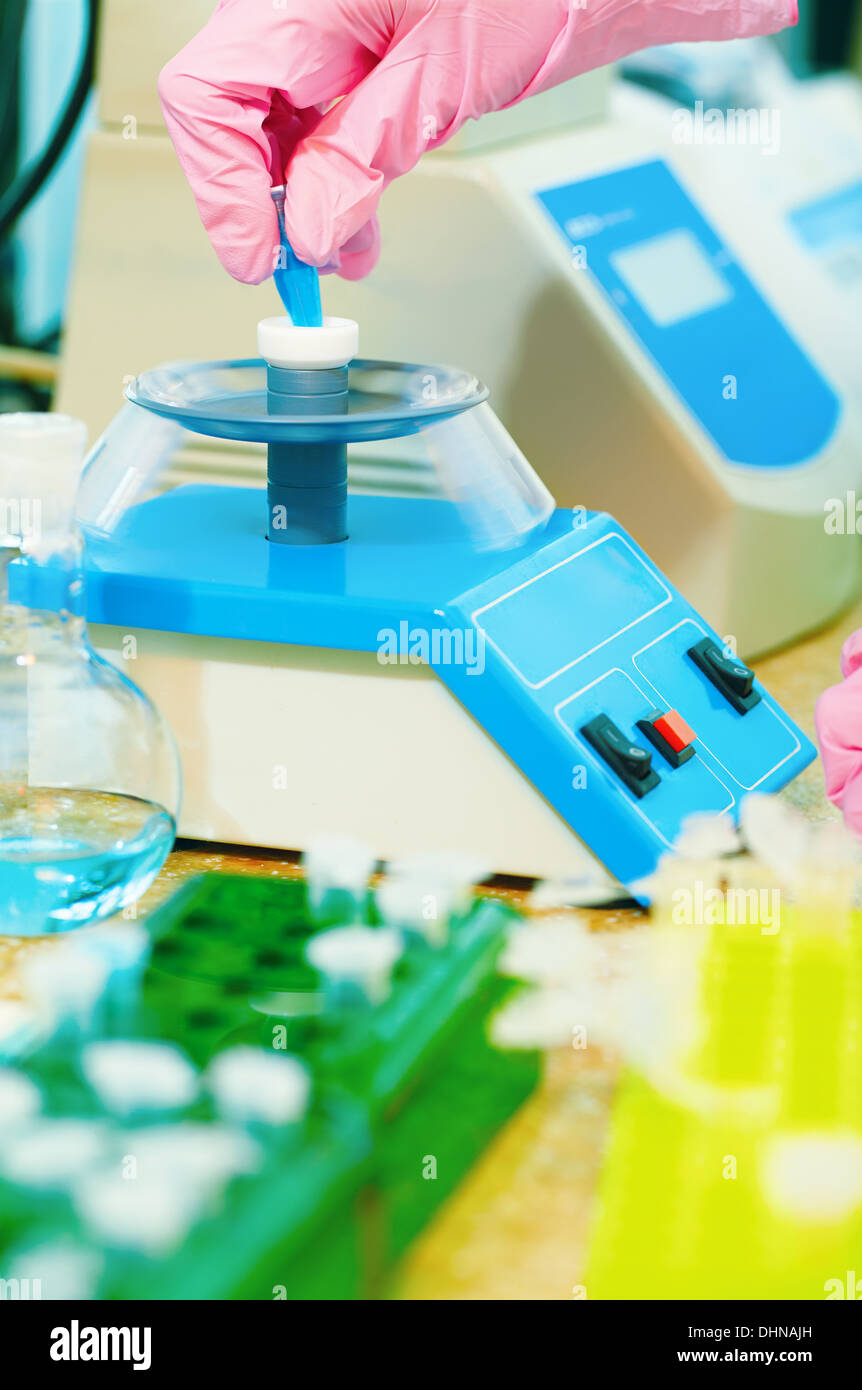 Centrifuge tube hi-res stock photography and images - Alamy