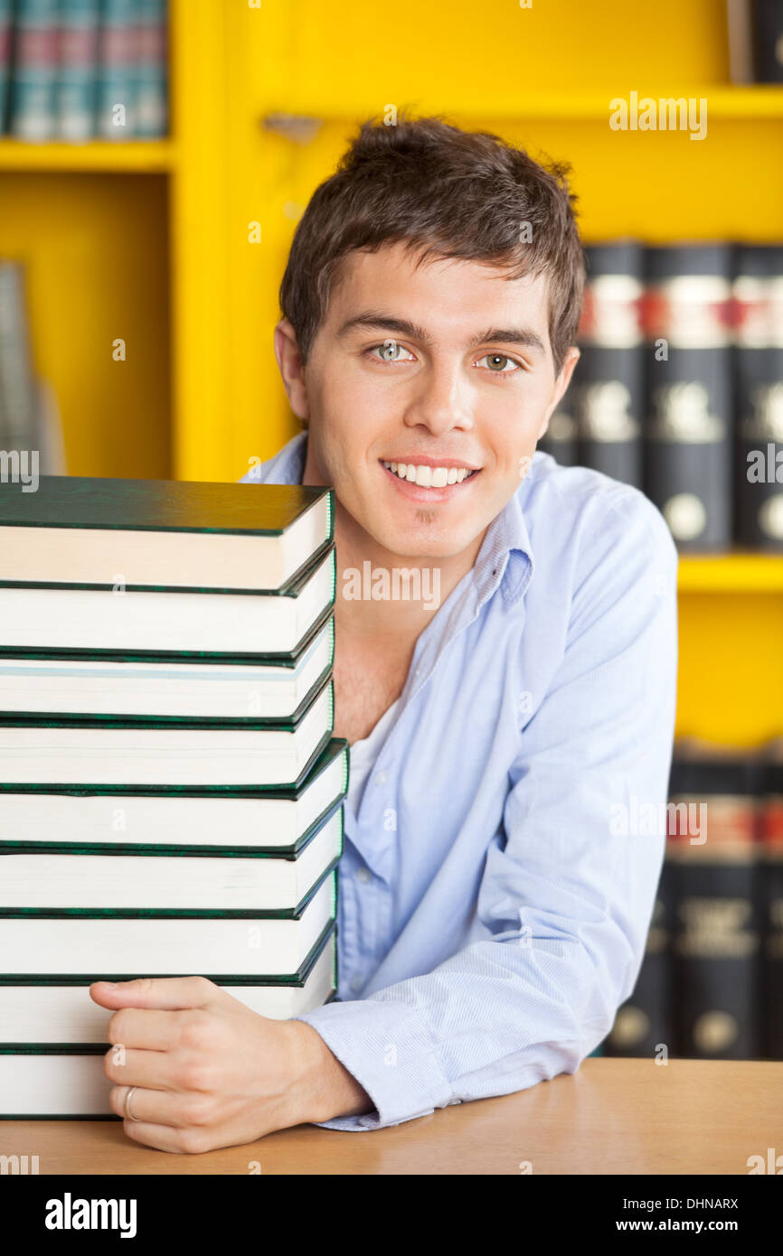 Piled books hi-res stock photography and images - Alamy