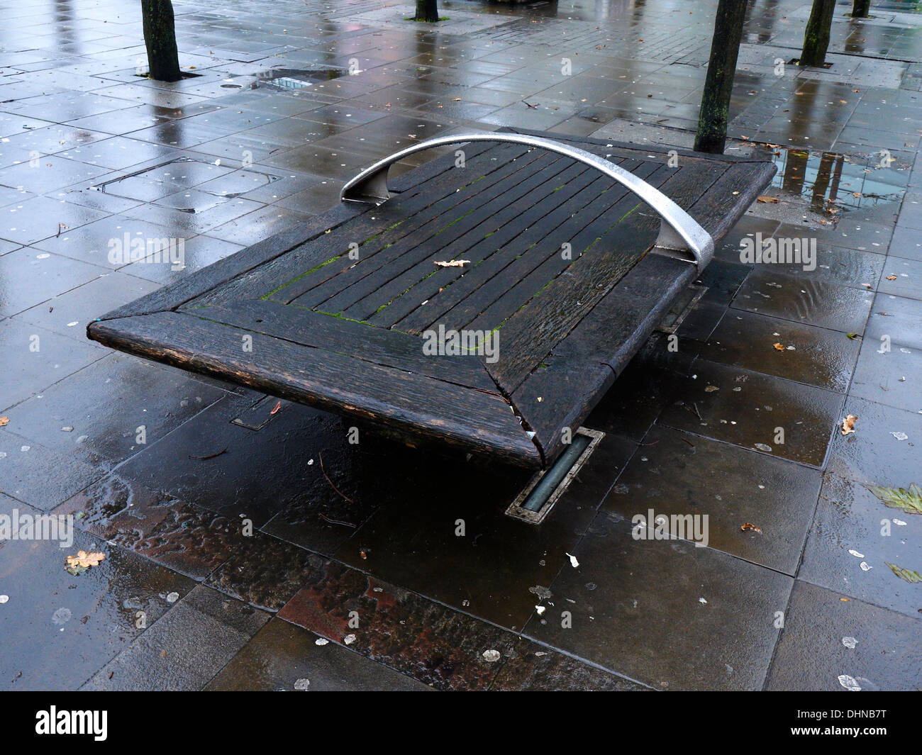 Rotten bench hi-res stock photography and images - Alamy