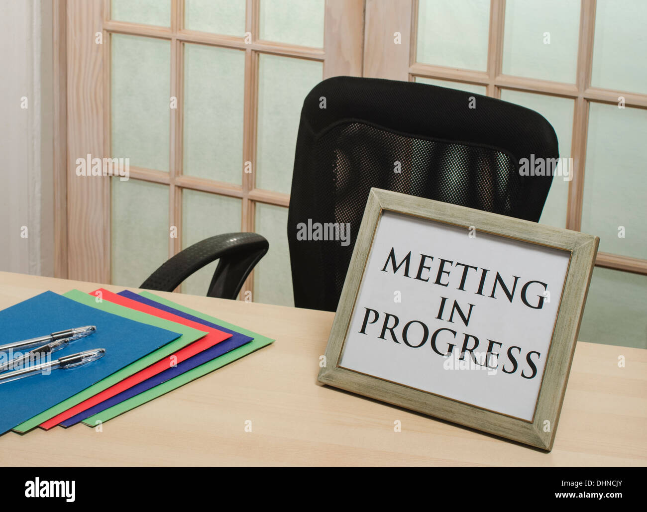 Work in progress sign hi-res stock photography and images - Alamy