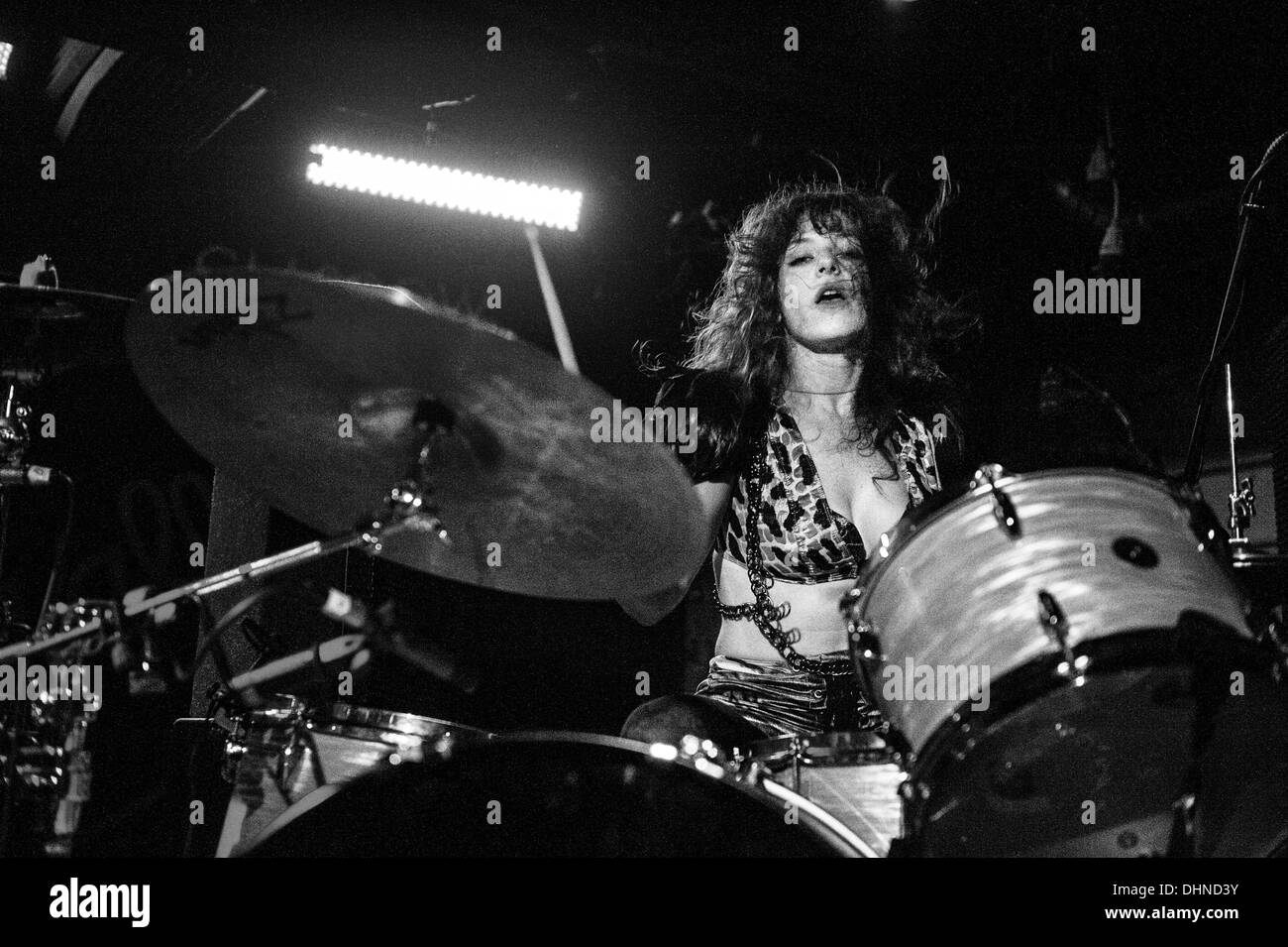 Glasgow, Scotland, UK. 12th November 2013. Julie Edwards of Deap Vally ...
