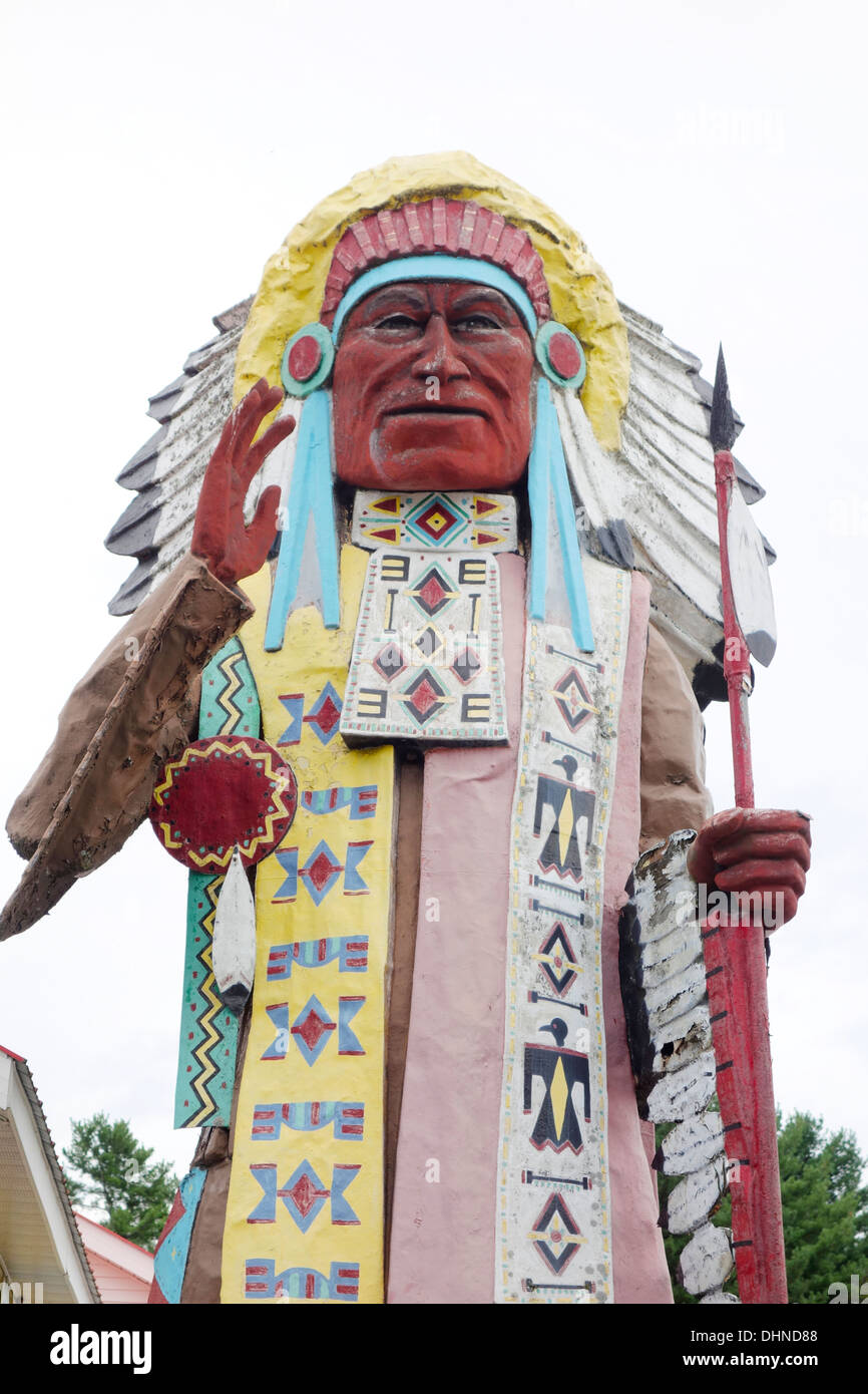 Mohawk trail indian statue hi-res stock photography and images - Alamy