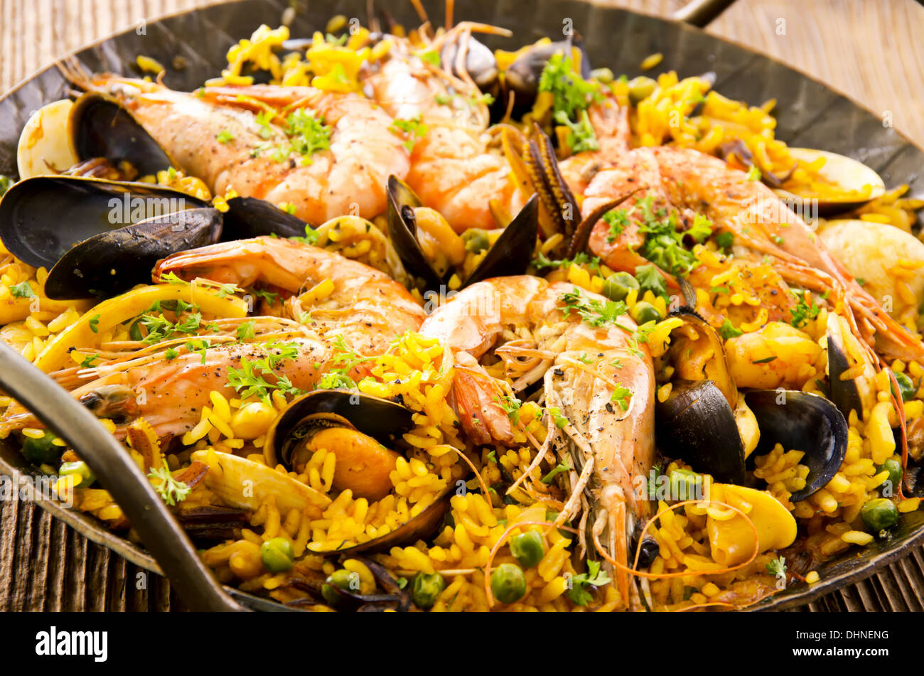 seafood paella in the fry pan Stock Photo - Alamy