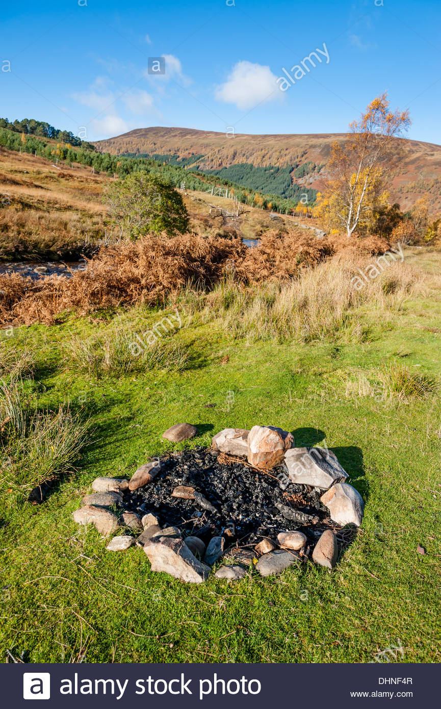 Campfire Circle Stock Photos & Campfire Circle Stock Images - Alamy