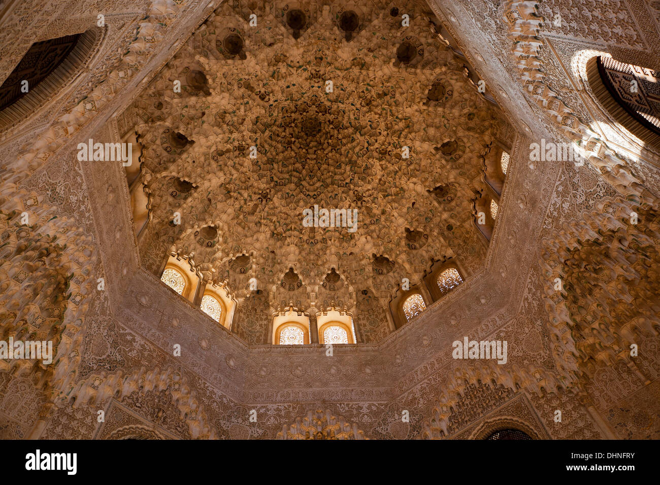 Spectacular ceiling of the 'Abencerrajes' Hall in the Alhambra ...