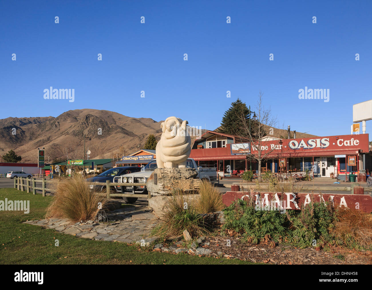 Oasis cafe and Glen Craig's tourist centre with shop selling Merino ...
