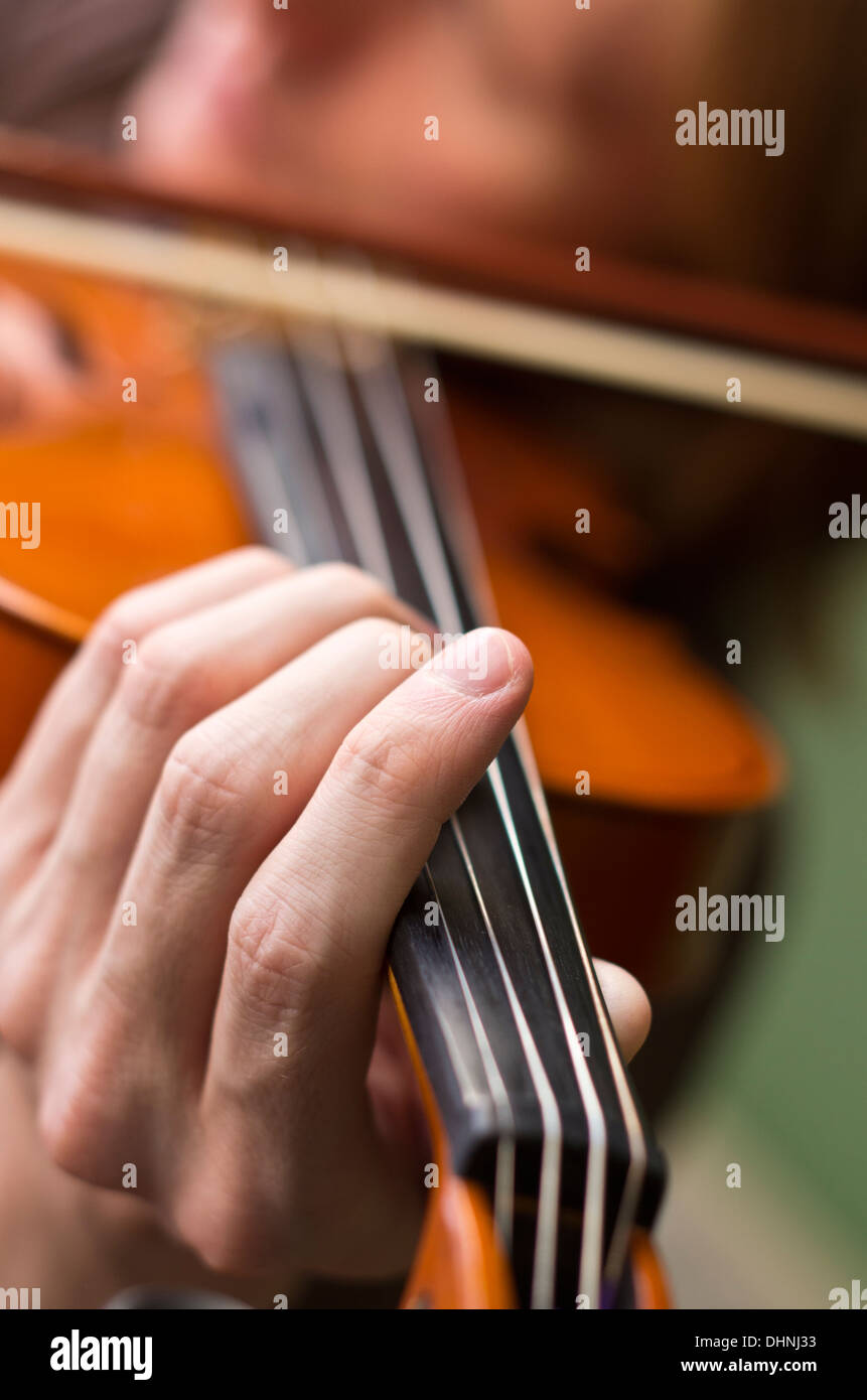 Male playing violin hi-res stock photography and images - Alamy
