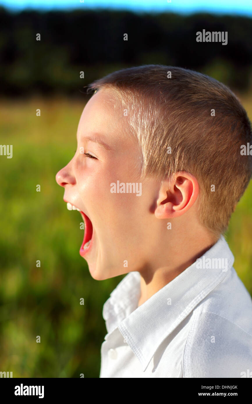 Screaming child profile hi-res stock photography and images - Alamy