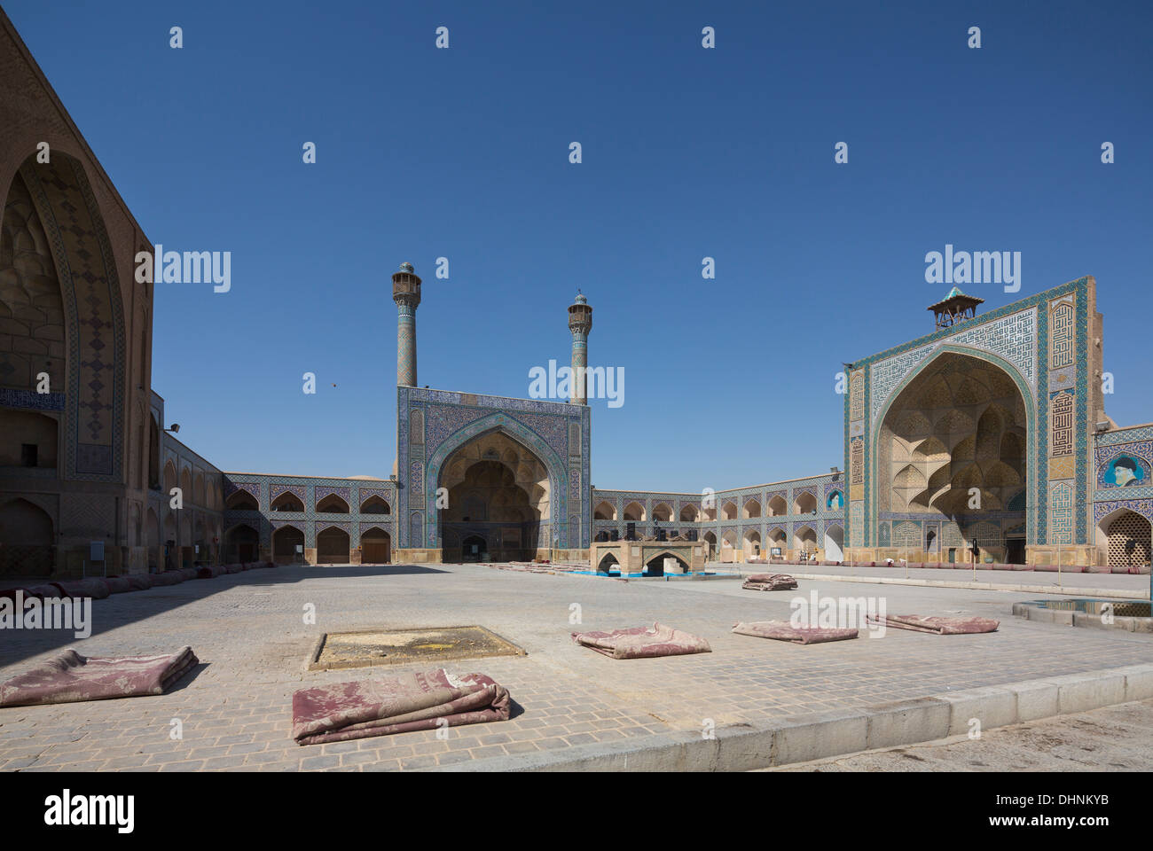 Isfahan mosque arch hi-res stock photography and images - Alamy