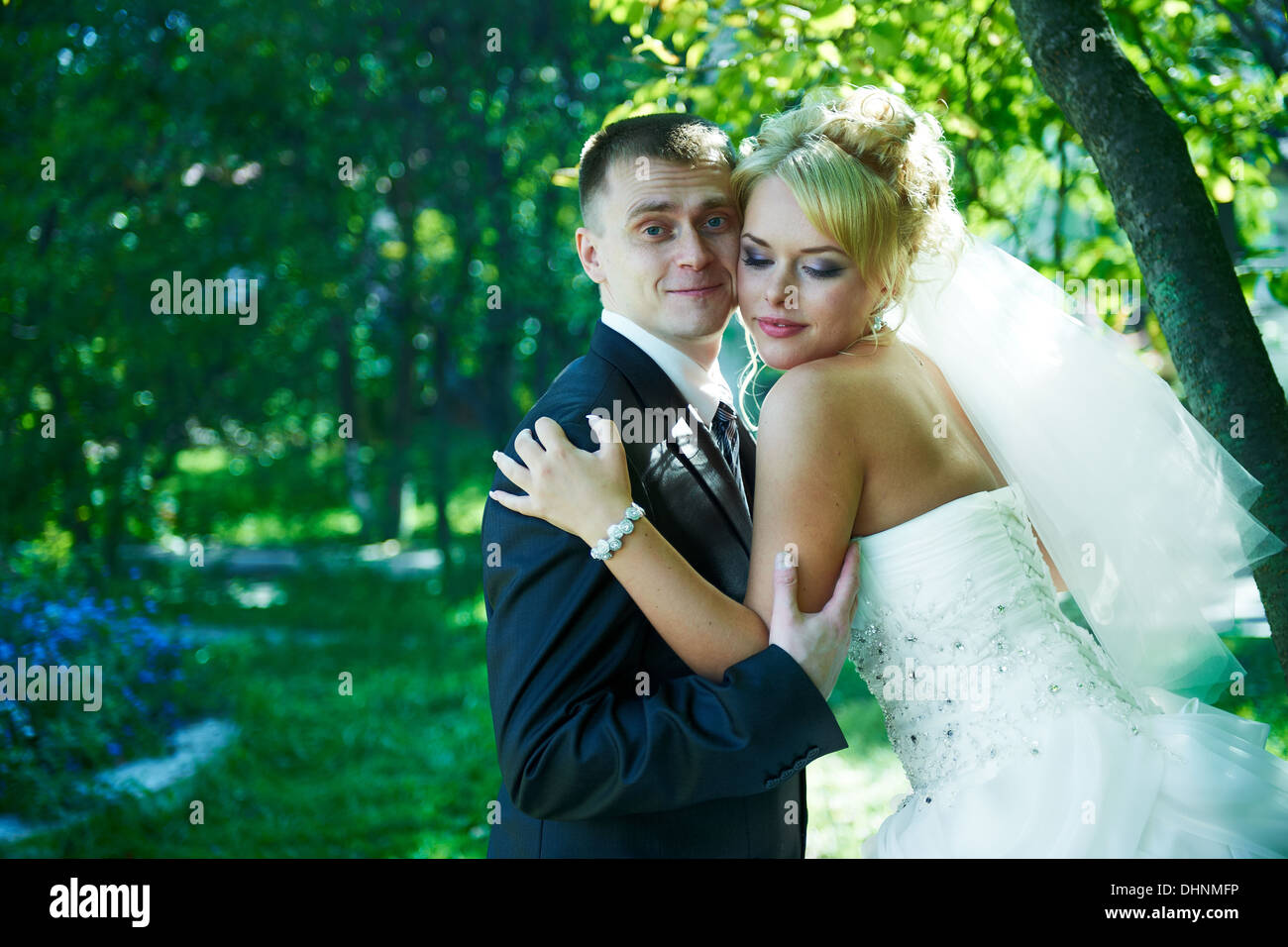 Portrait of a beautiful bride and groom Stock Photo - Alamy