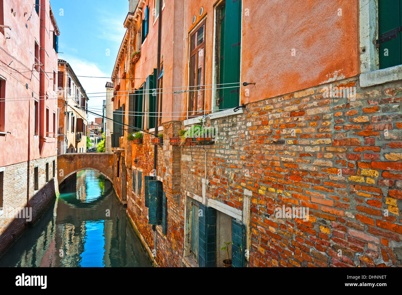 Building wet hi-res stock photography and images - Alamy