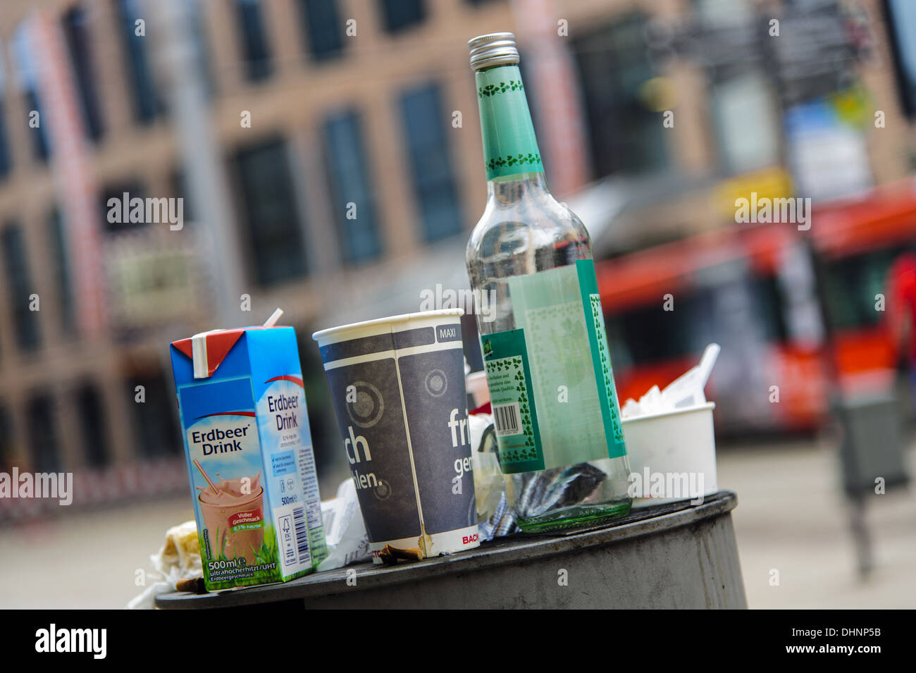 Full containers hi-res stock photography and images - Alamy