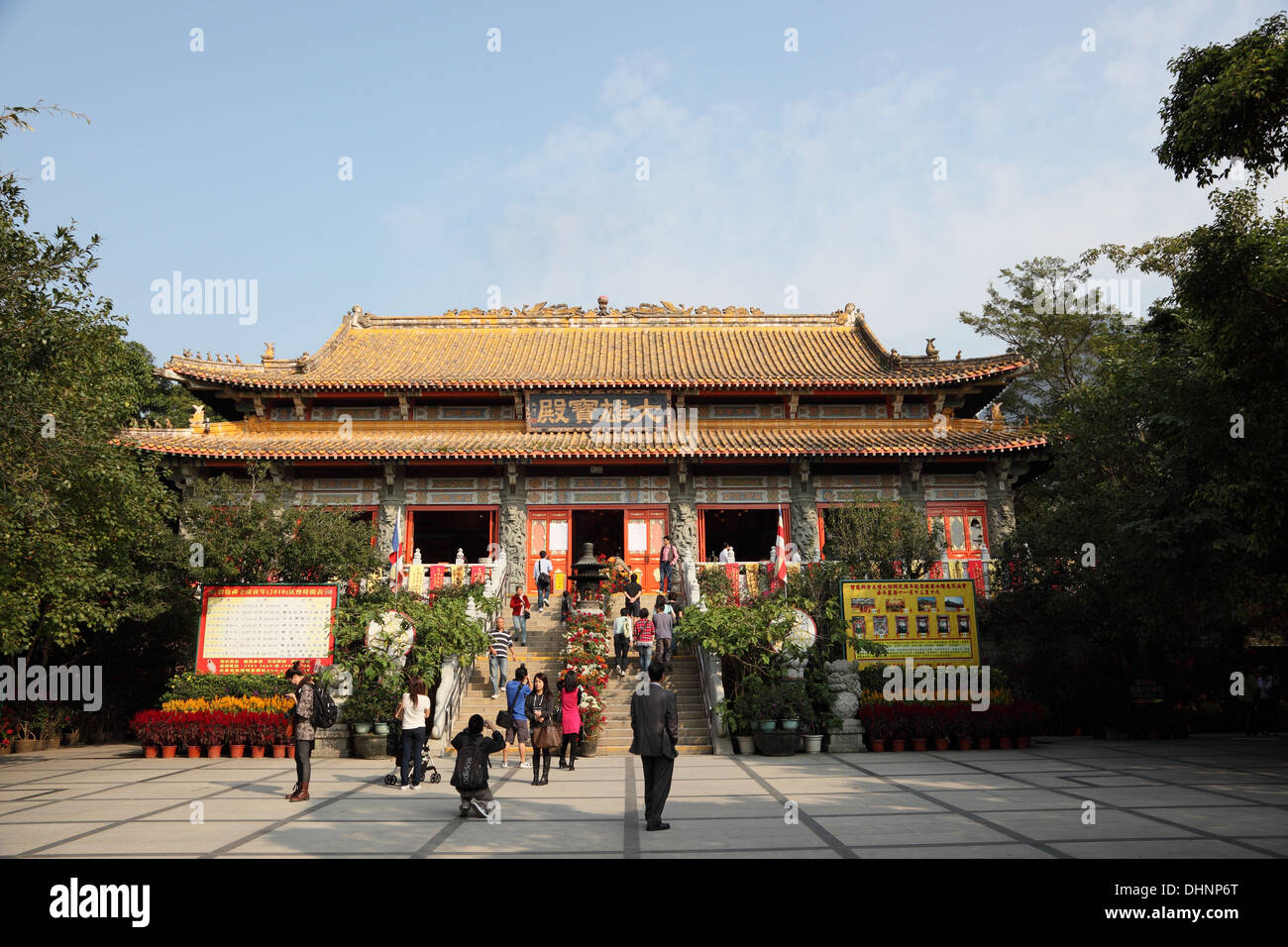Po lin temple hi-res stock photography and images - Alamy