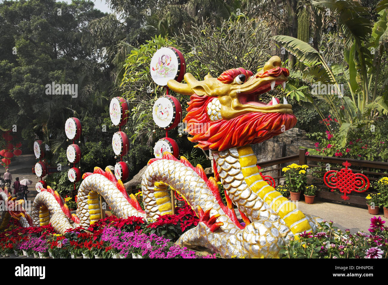 Ornate red dragon sculpture hi-res stock photography and images - Alamy