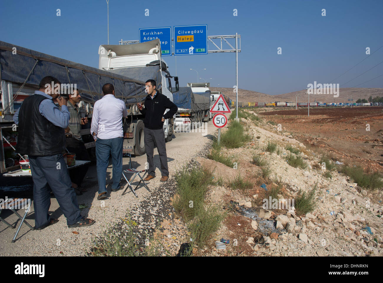 Turkey syria border crossing wire hi-res stock photography and images ...