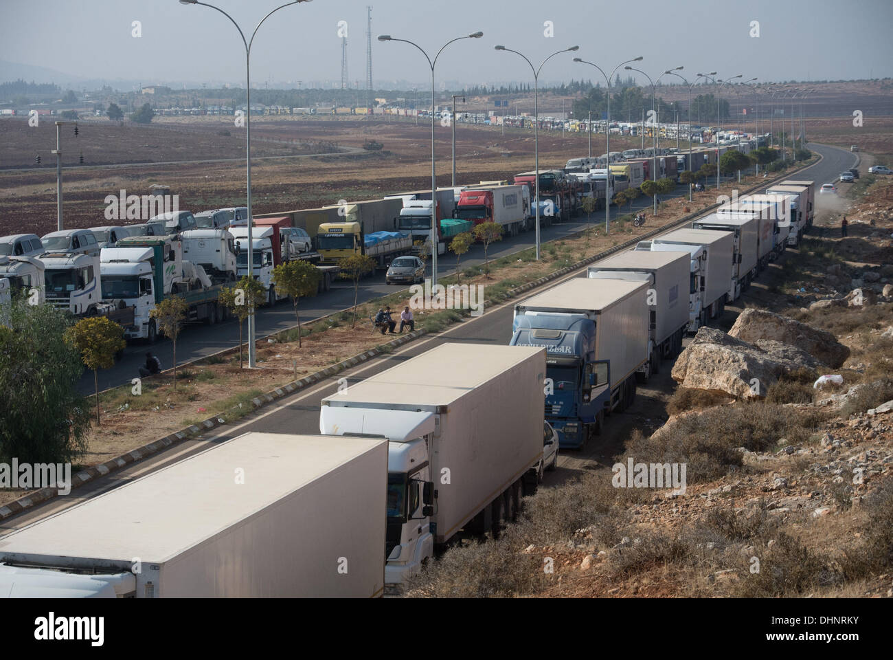 Turkey syria border crossing wire hi-res stock photography and images ...