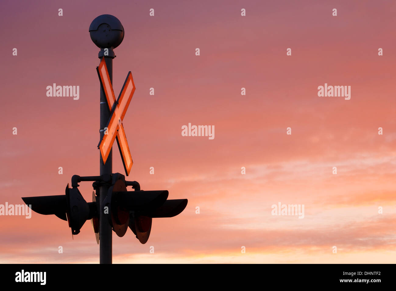 Railroad crossing sign signal hi-res stock photography and images - Alamy