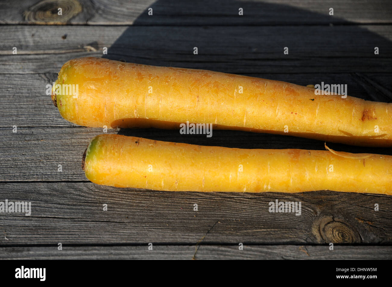 Yellow carrots hi-res stock photography and images - Alamy