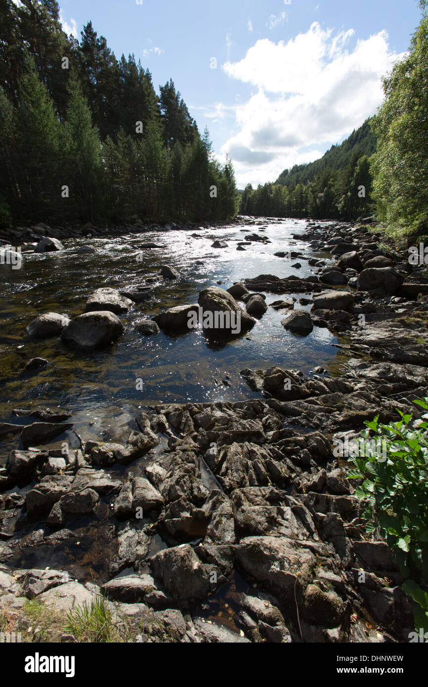 River Dee, Scotland. Silhouetted view of the River Dee at Royal Deeside ...
